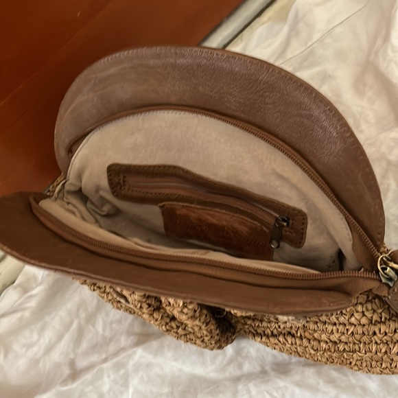 Tommy Bahama | Bags | Very Cute Hip Clutch The Front Has Abalone Shells ...